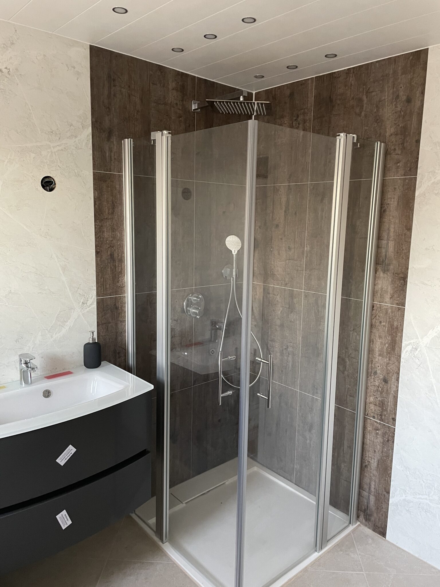 Respatex | Fugenlose & wasserdichte Wandverkleidung